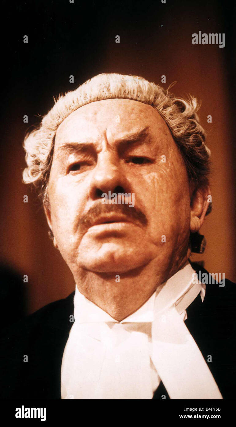 Leo mckern rumpole hi-res stock photography and images - Alamy