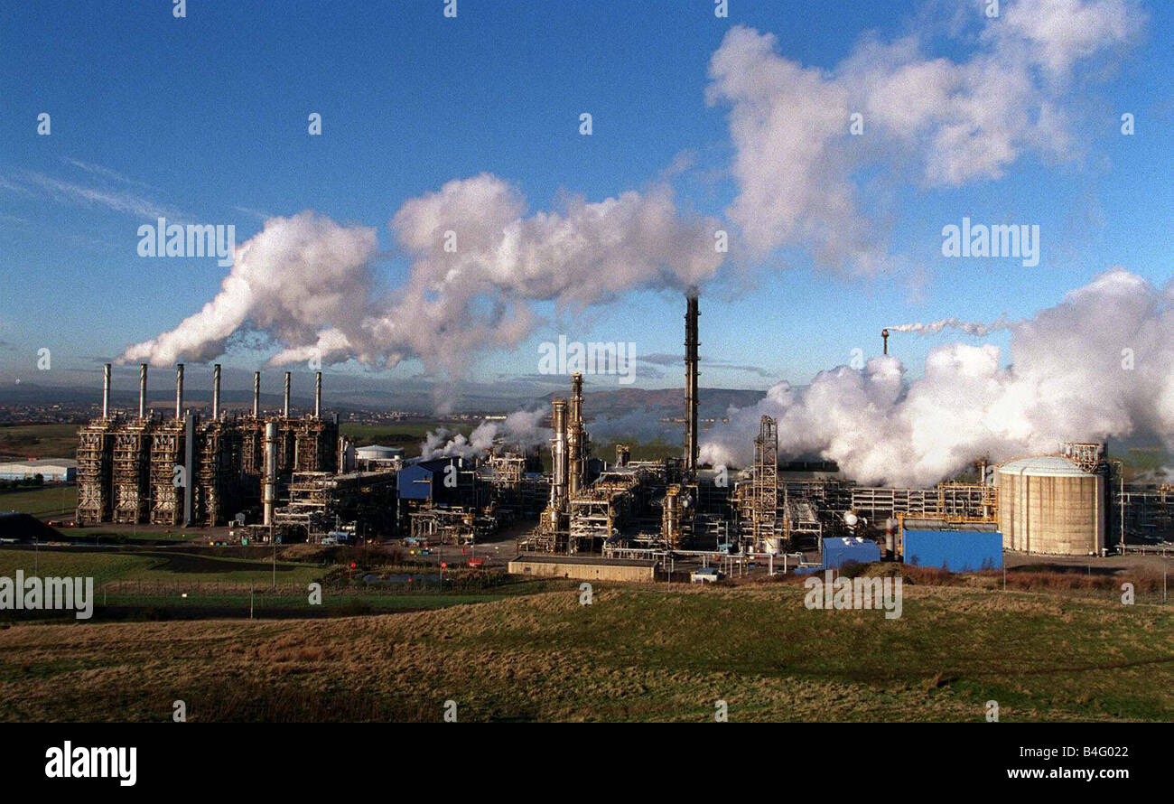Shell and Exxon chemical plant at Cowdenbeath Scotland February 2001 ...