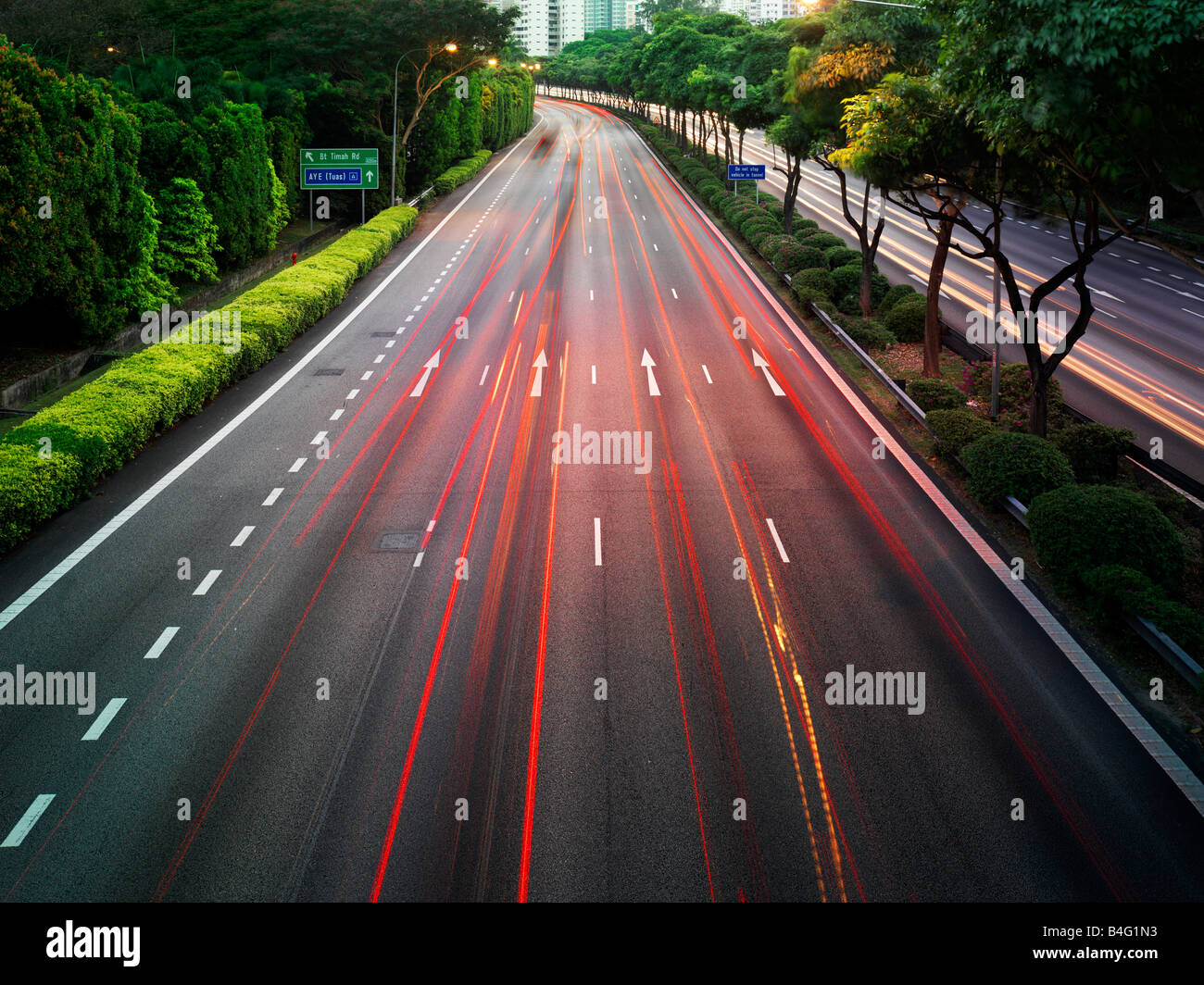 Cars streaking hi-res stock photography and images - Alamy