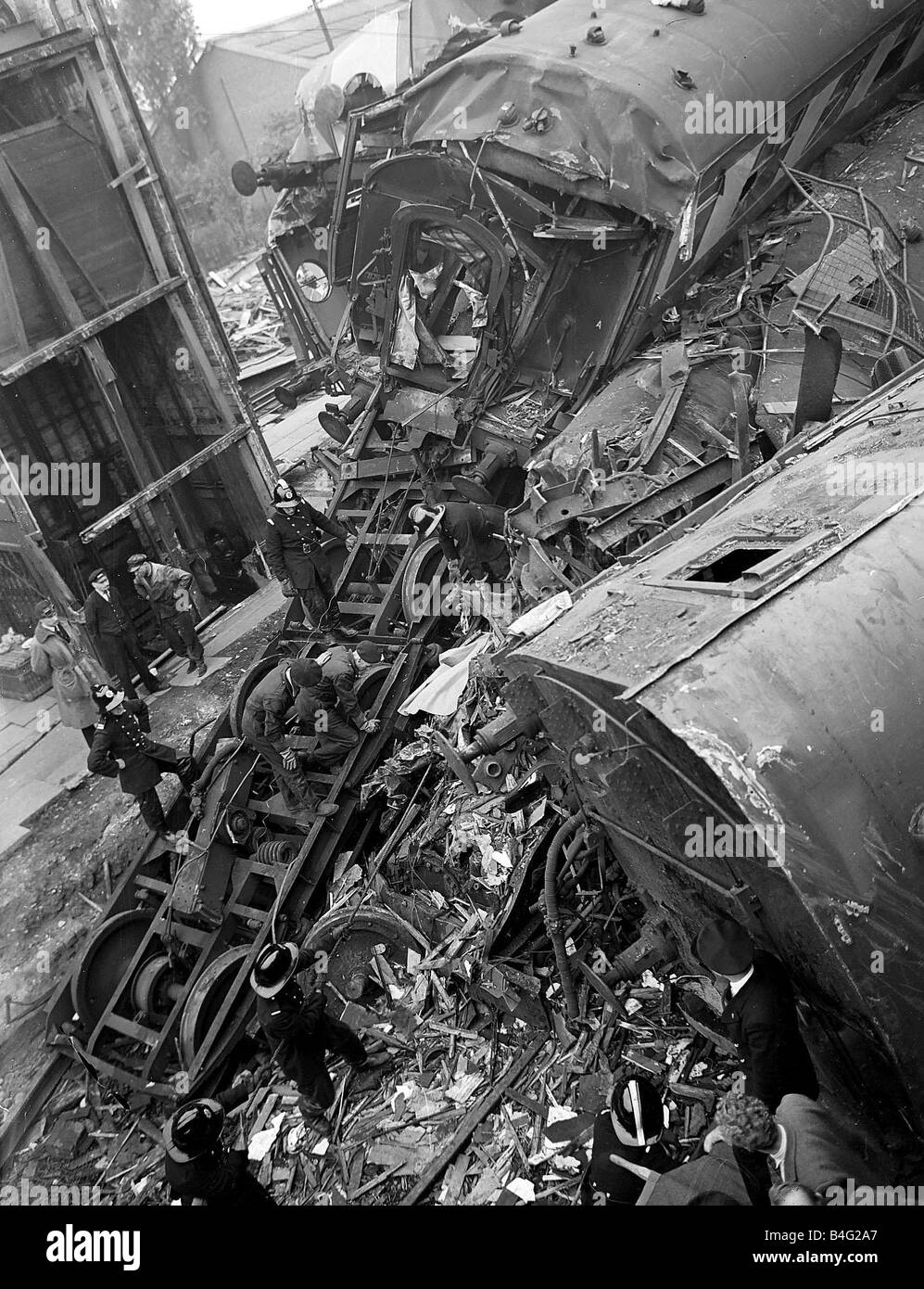 West harrow station hi-res stock photography and images - Alamy