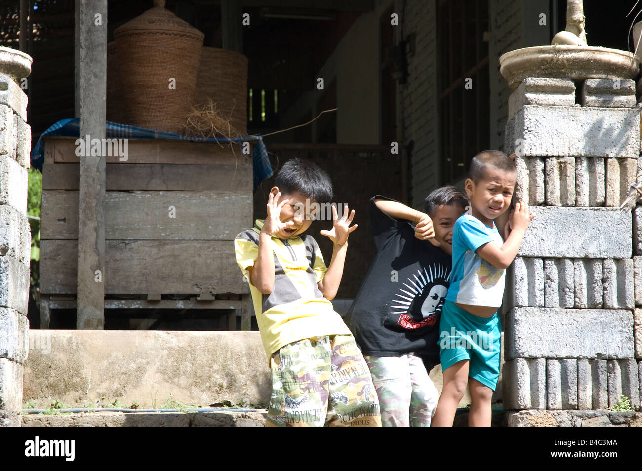 Pulling faces hi-res stock photography and images - Alamy