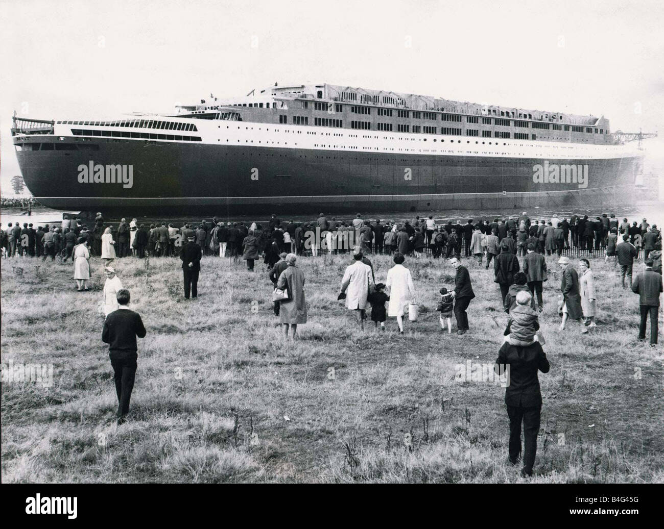 Qe2 launch 1967 hi-res stock photography and images - Alamy