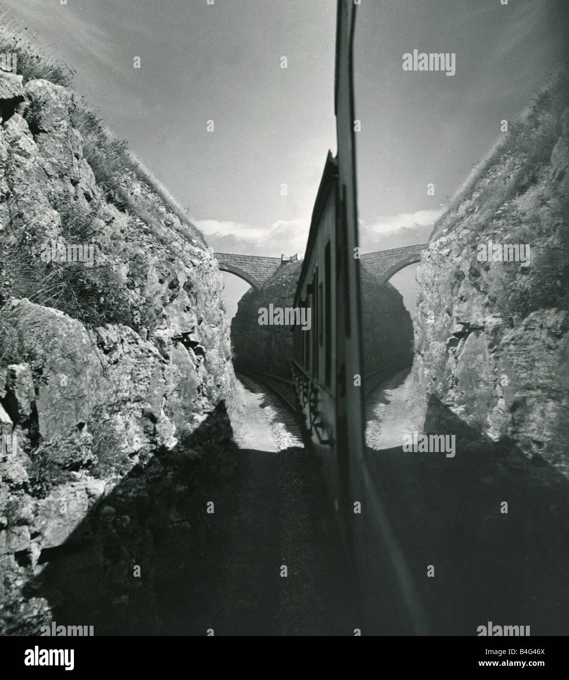 Train window face 1950 hi-res stock photography and images - Alamy