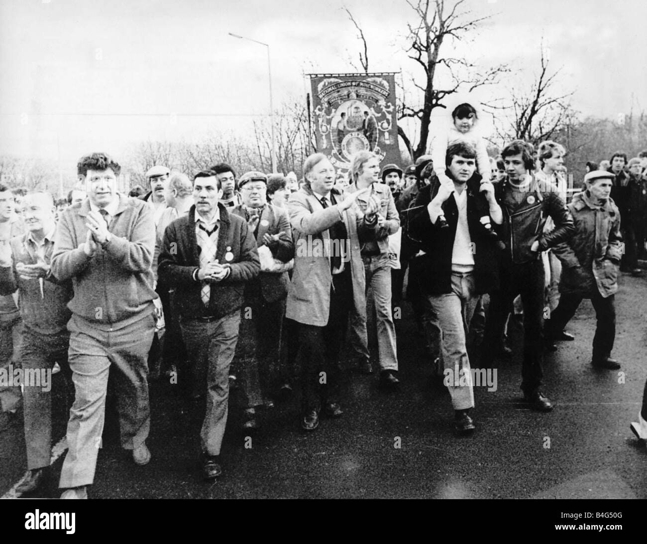 Striking coal miners at Barrow Pit in Yorkshire March 1985 Stock Photo ...