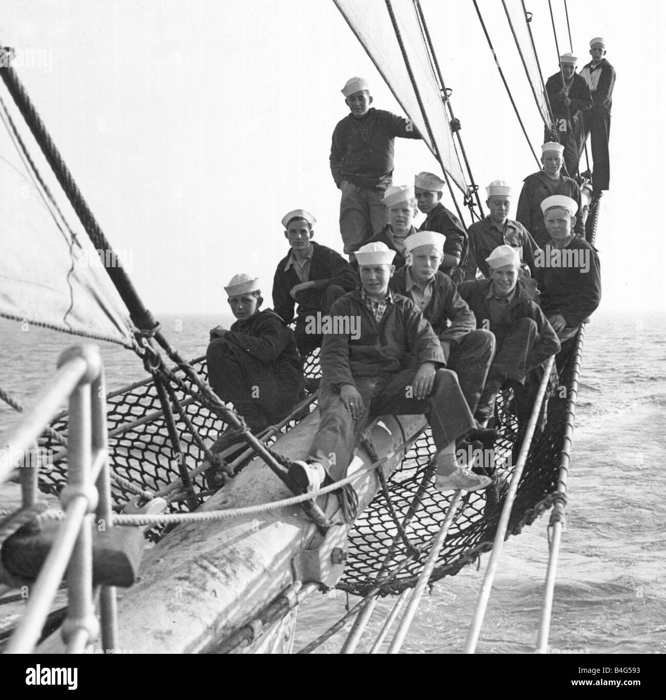 Sea cadets sailing ship hi-res stock photography and images - Alamy