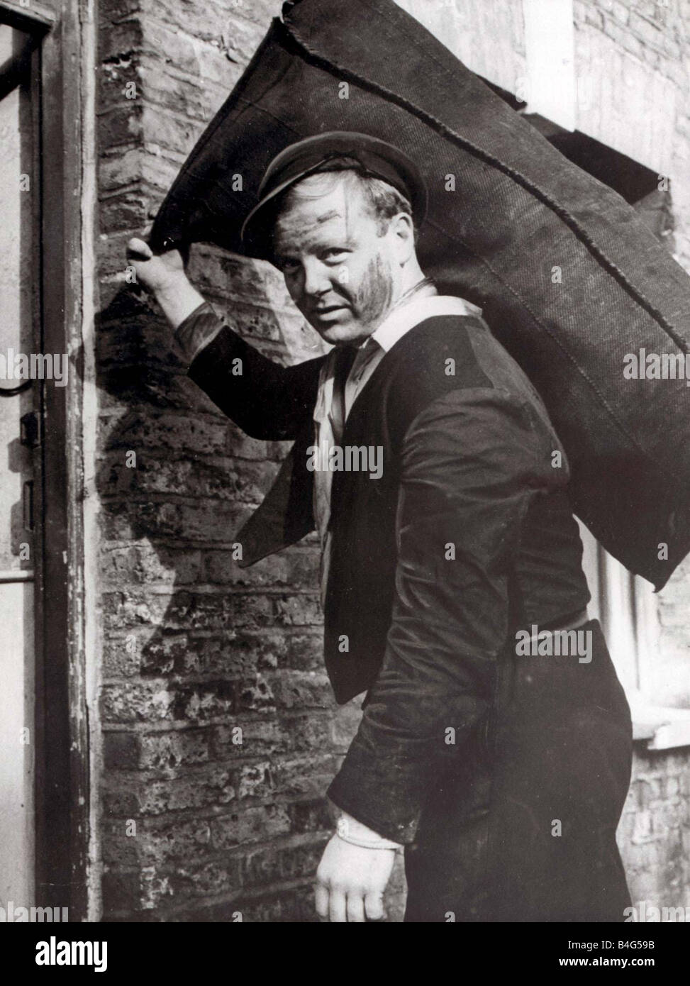 A Coal delivery man outside a house in 1967 January 1967 Stock Photo ...