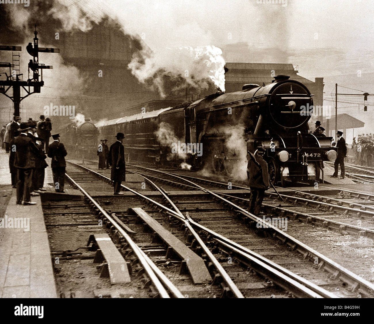 King’s cross station 1930s hi-res stock photography and images - Alamy