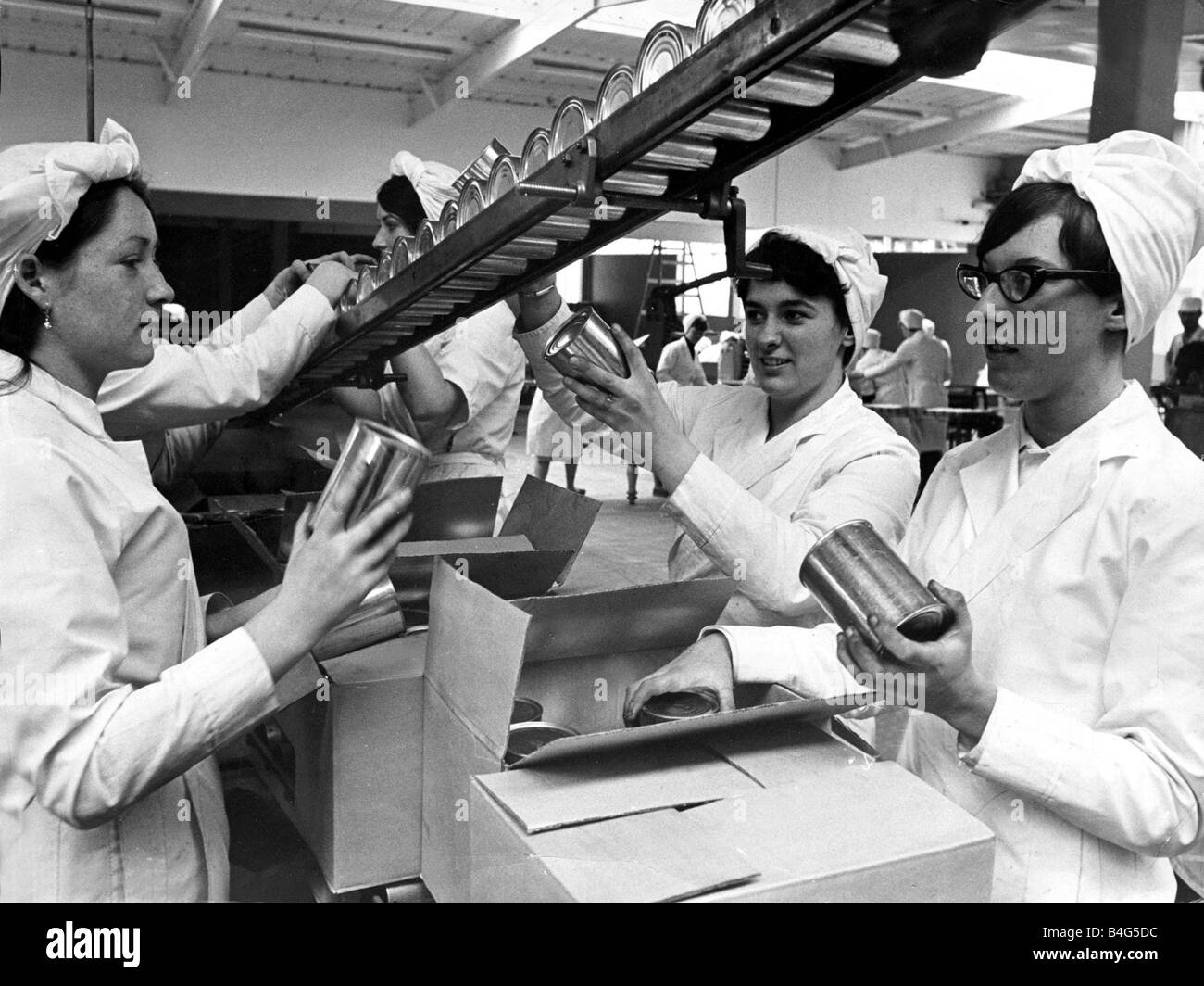 Irish students working in English factories during their holidays ...