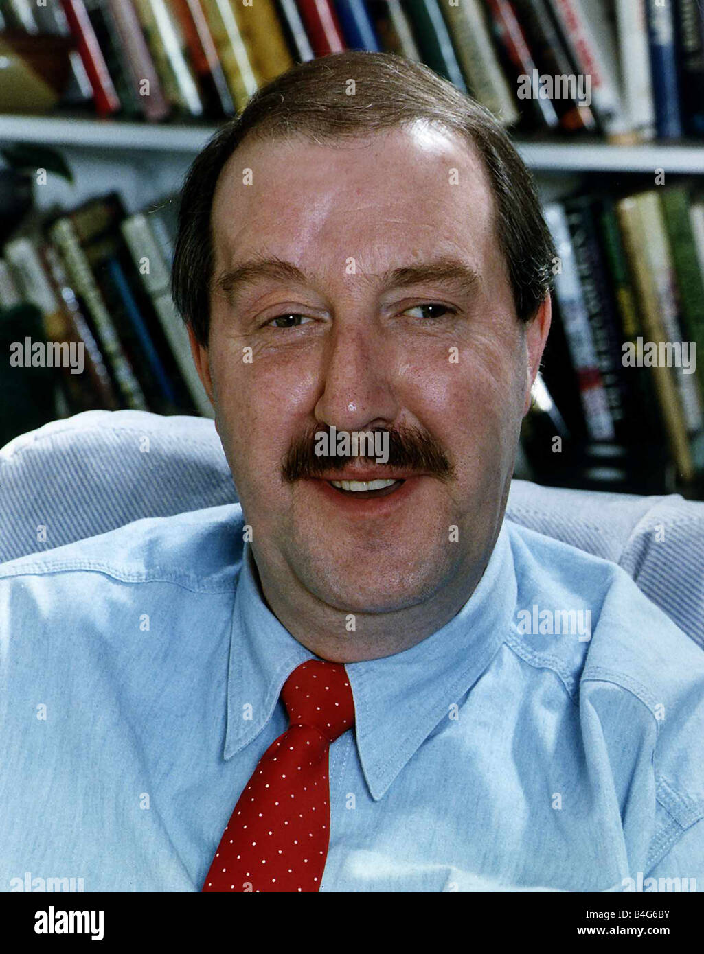 Gordon Kaye Actor Actor at home Stock Photo - Alamy