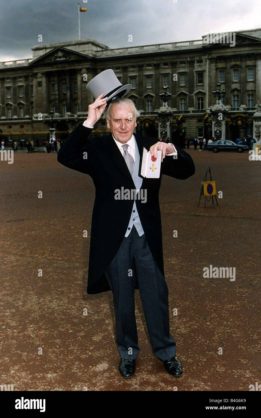 George Cole Actor collecting his CBE at Buckingham Palace Stock Photo ...