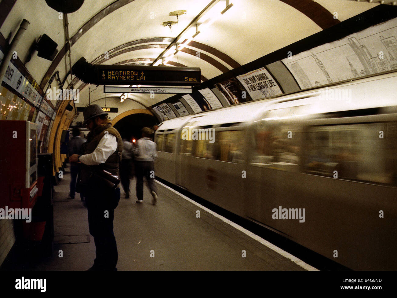 Hyde park corner station hi-res stock photography and images - Alamy