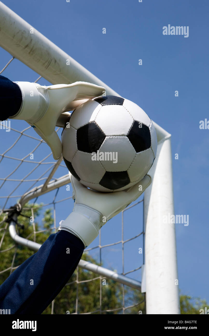 Hands reaching catching hi-res stock photography and images - Alamy