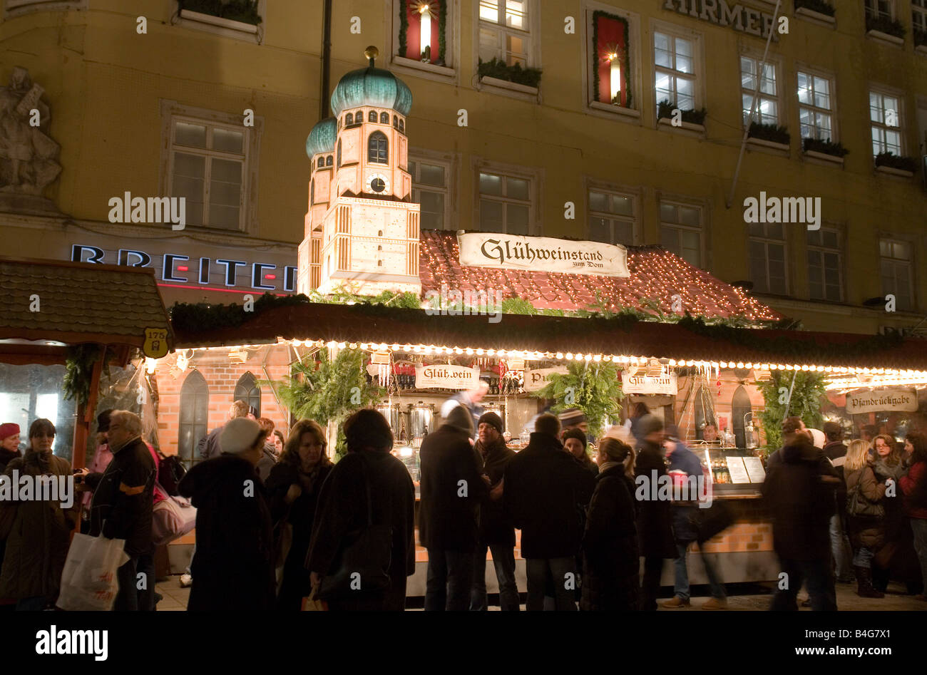 EU DE Germany Bavaria Munich Hirmer Muenchen Glühweinstand glogg stall ...