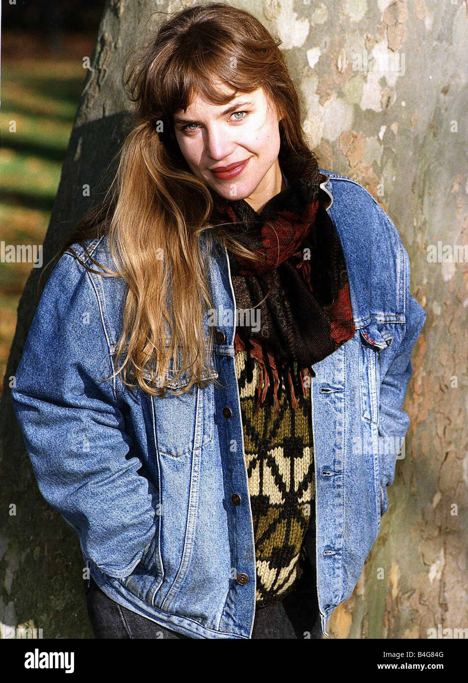 Jennifer Calvert Actress Standing against a tree Wearing a denim jacket Stock Photo - Alamy