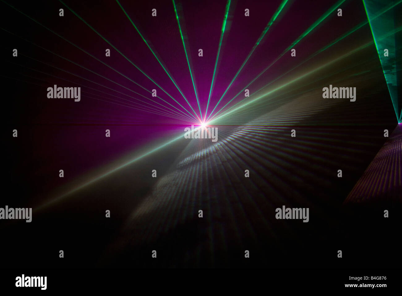 Green laser beam hi-res stock photography and images - Alamy