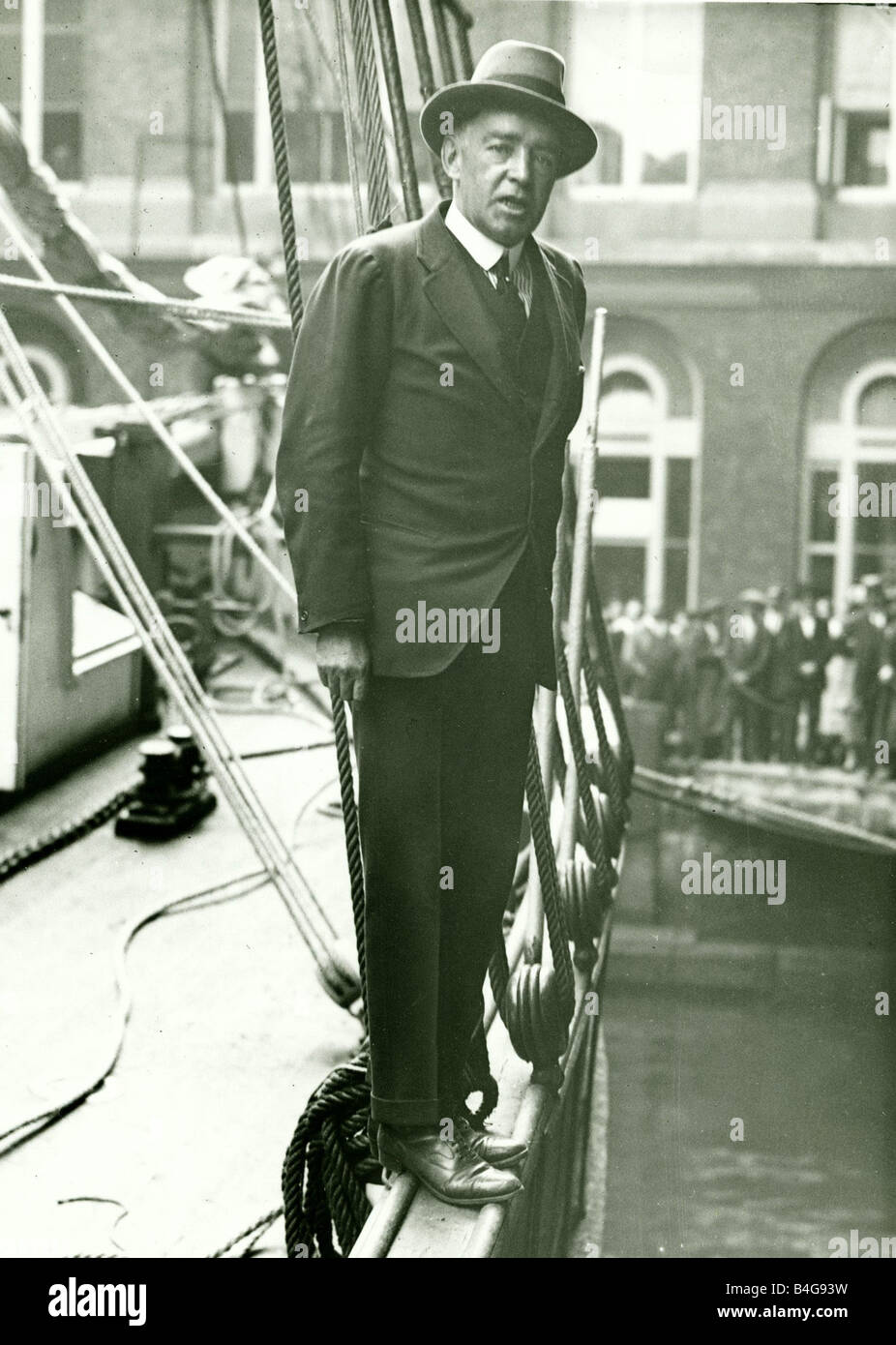 Sir Ernest Shackleton aboard The Quest September 1921 Stock Photo - Alamy