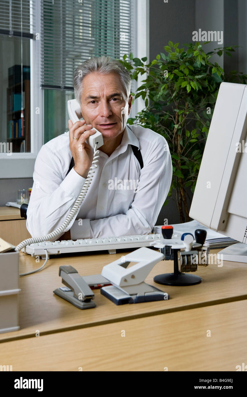 A police officer working in an office Stock Photo - Alamy