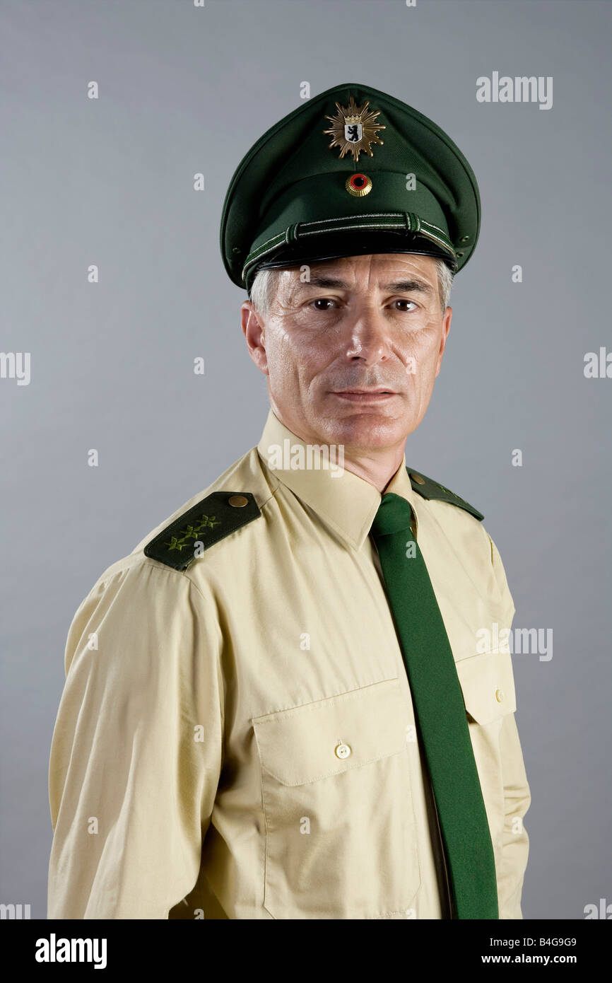 Portrait of a police officer Stock Photo - Alamy