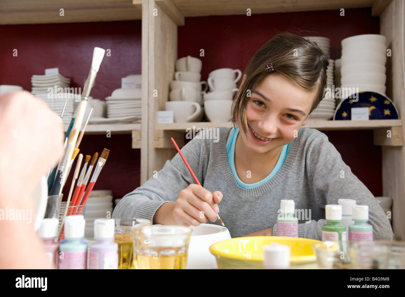 Girl in front of painting hi-res stock photography and images - Alamy