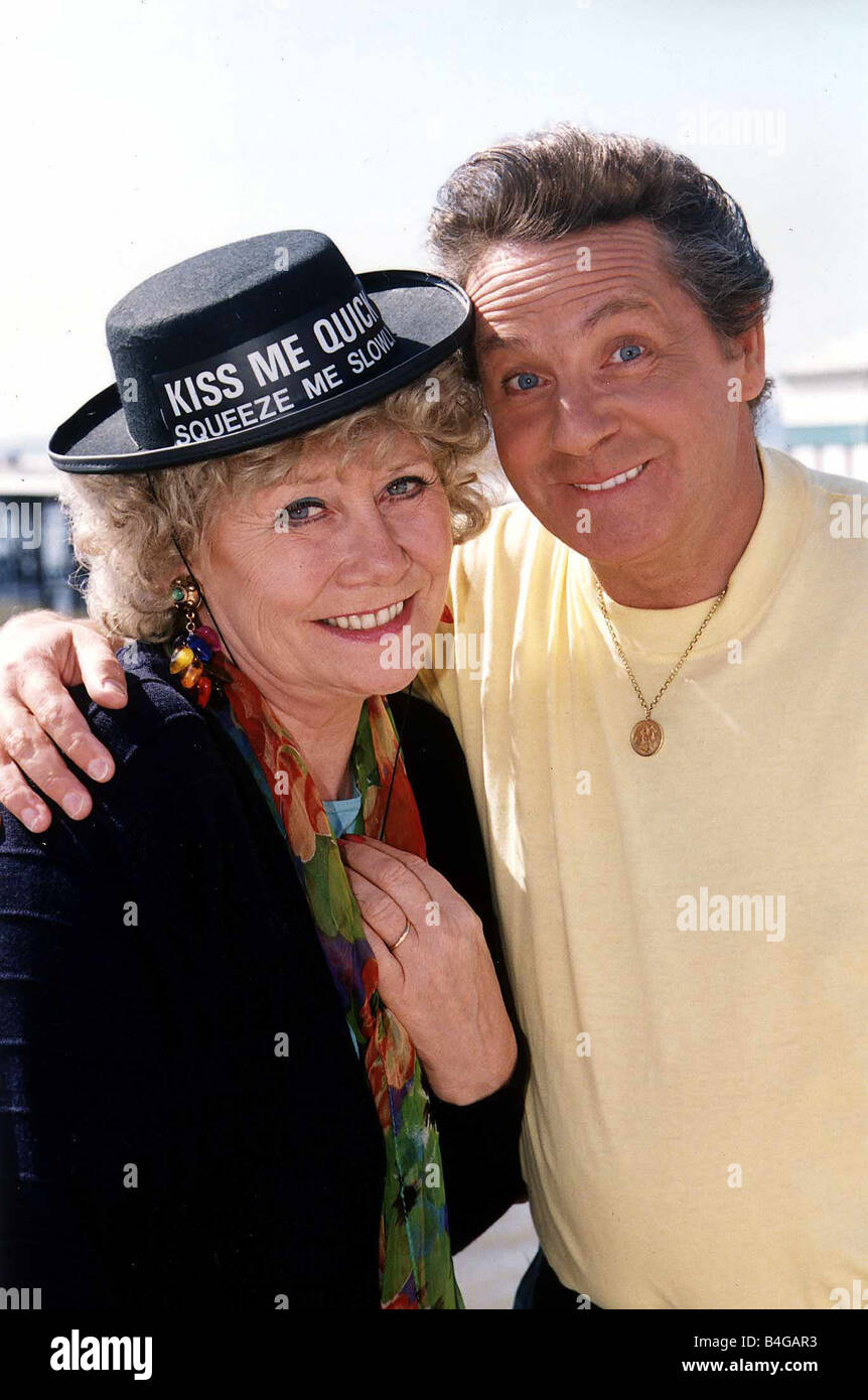 Liz Dawn Actress who plays Vera Duckworth of Coronation Street with ...