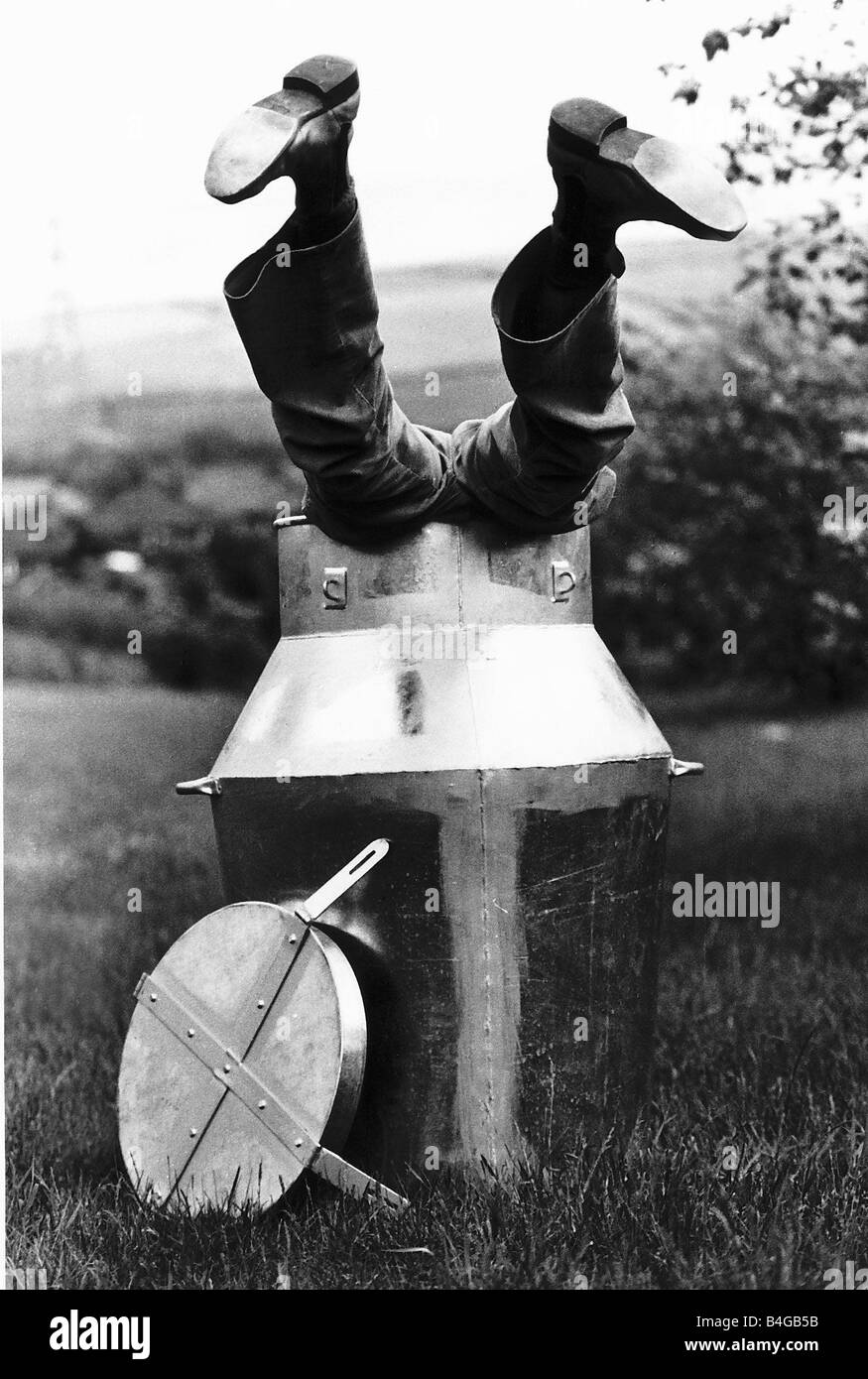 Escapologists hi-res stock photography and images - Alamy