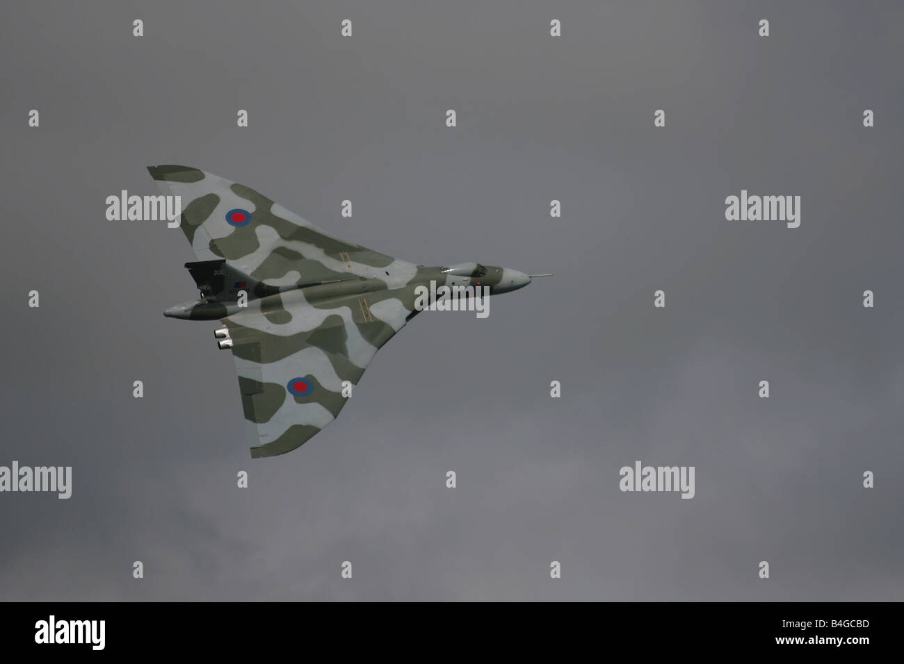 Vulcan aircraft flying Stock Photo - Alamy