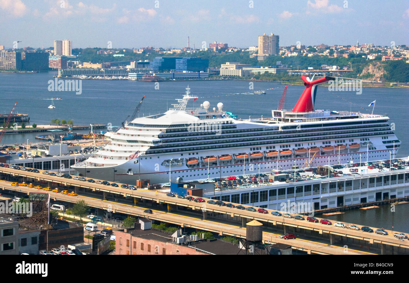 passenger pleasure cruise ship in New Yirk City Stock Photo - Alamy