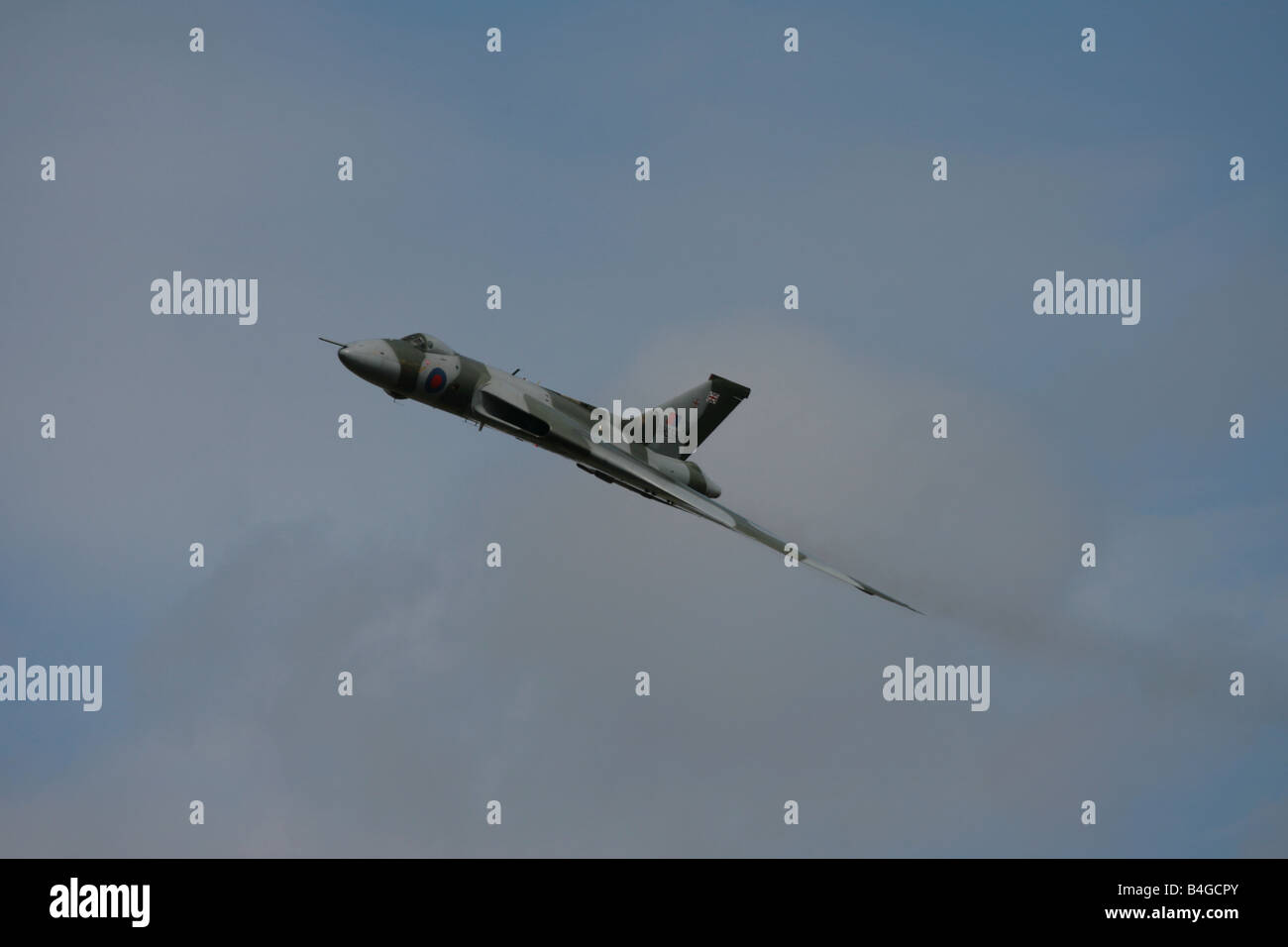 Vulcan aircraft flying Stock Photo - Alamy