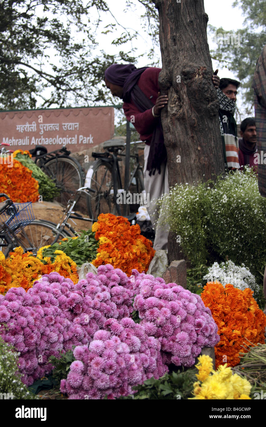 FLOWER VENDORS IN DELHI INDIA Stock Photo - Alamy