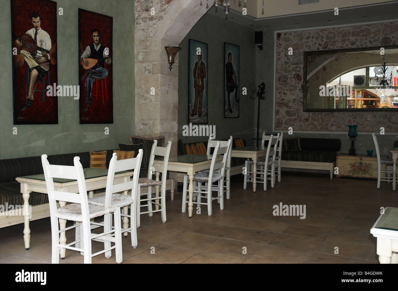 Traditional greek tavernas hi-res stock photography and images - Alamy