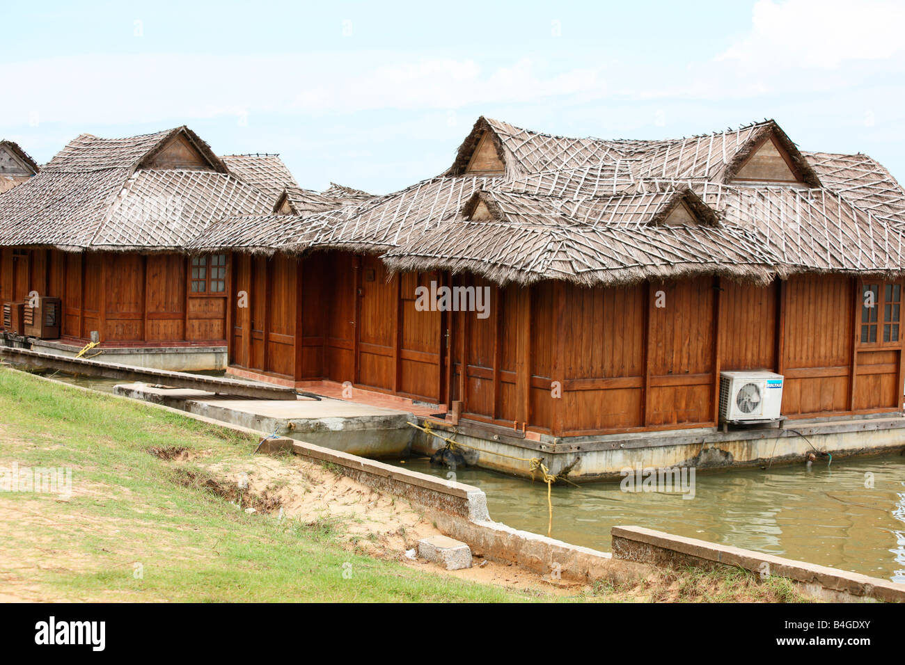 Thatched cottage india hi-res stock photography and images - Alamy