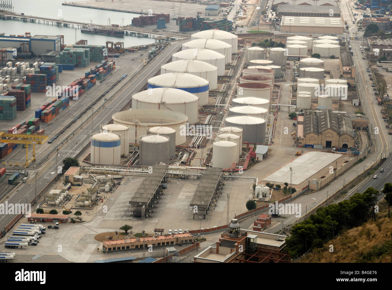 Industrial storage at port Stock Photo - Alamy