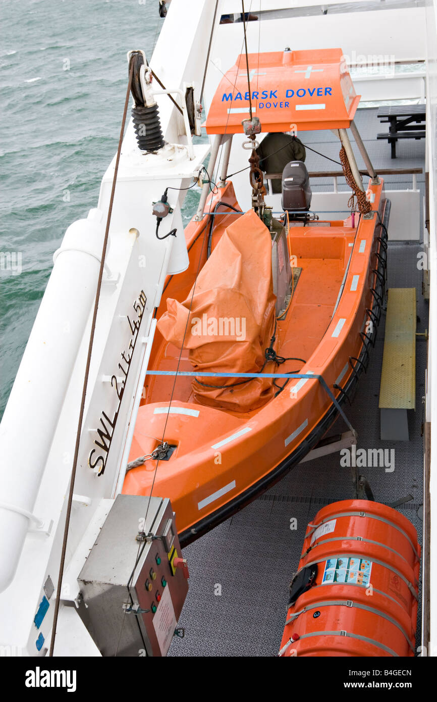 Rescue boat service hi-res stock photography and images - Alamy