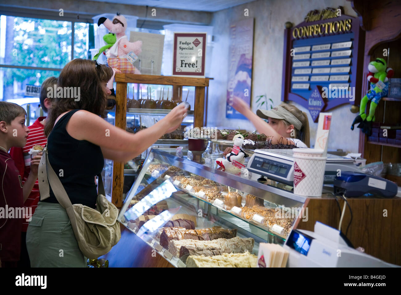 Child buying candy hi-res stock photography and images - Alamy