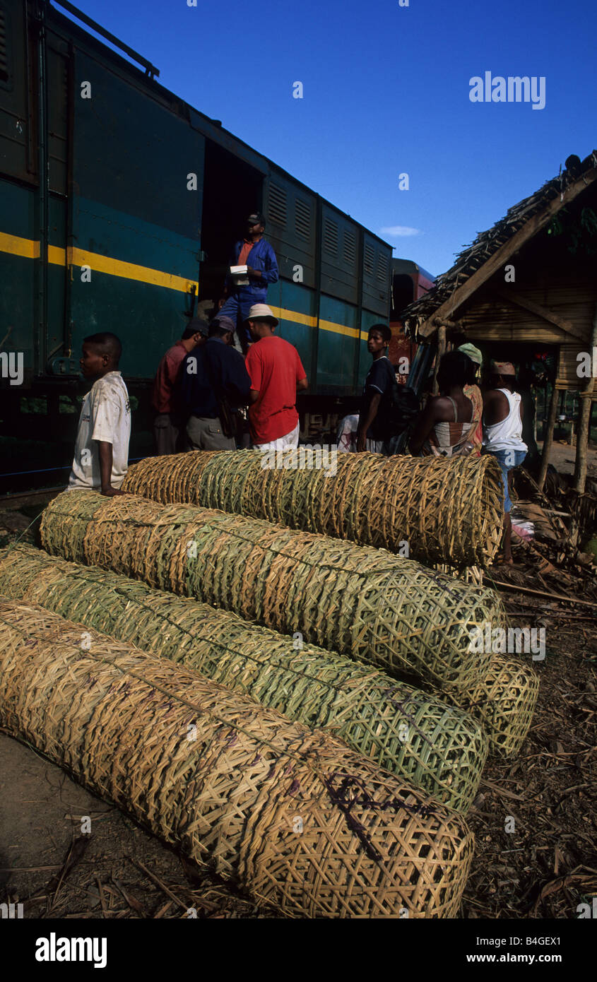 Loading and undloading the train Stock Photo - Alamy