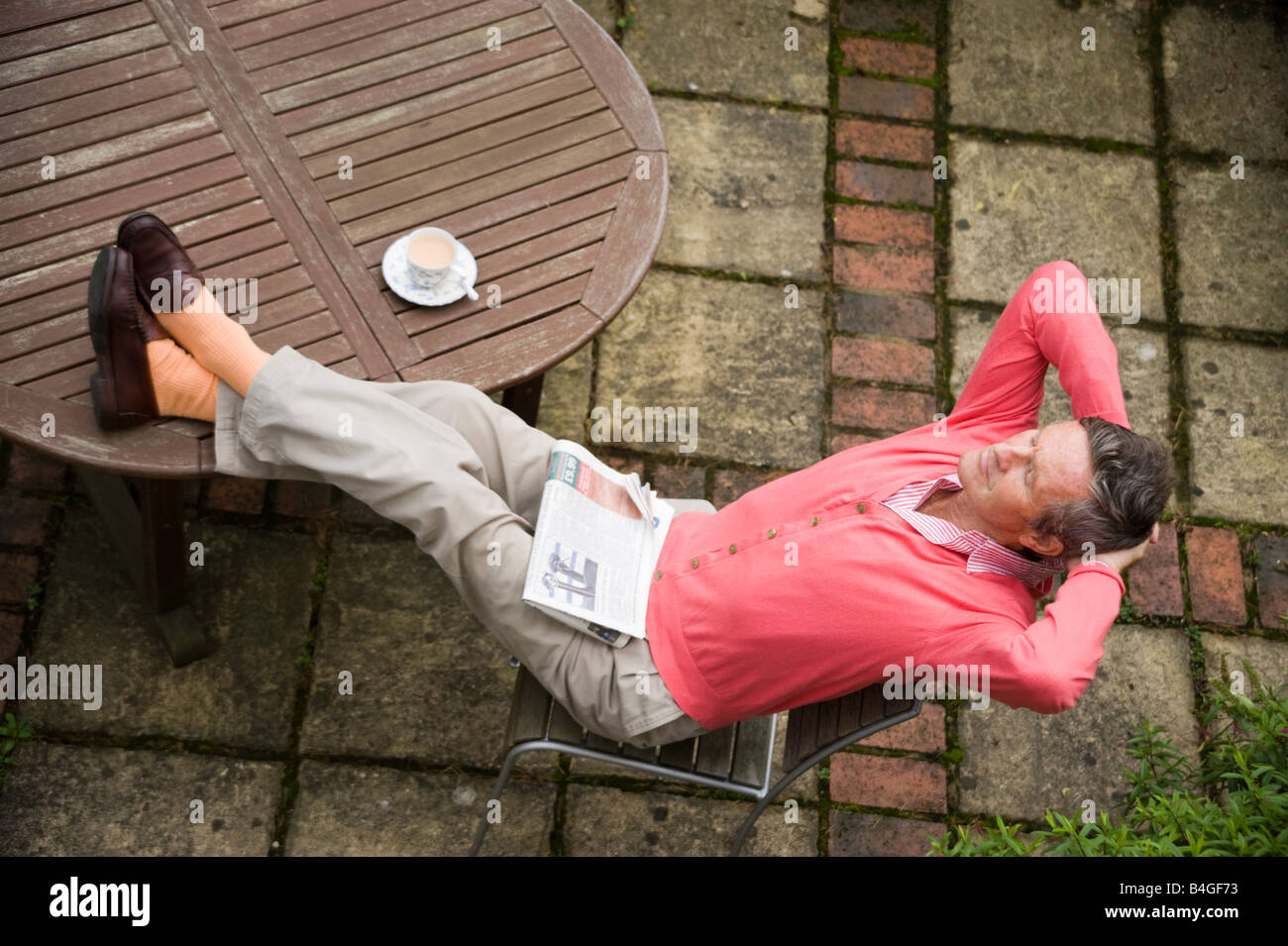 Old man asleep in garden hi-res stock photography and images - Alamy