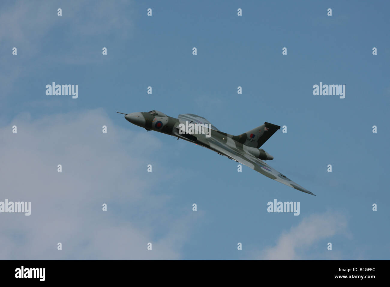 Vulcan aircraft flying Stock Photo - Alamy
