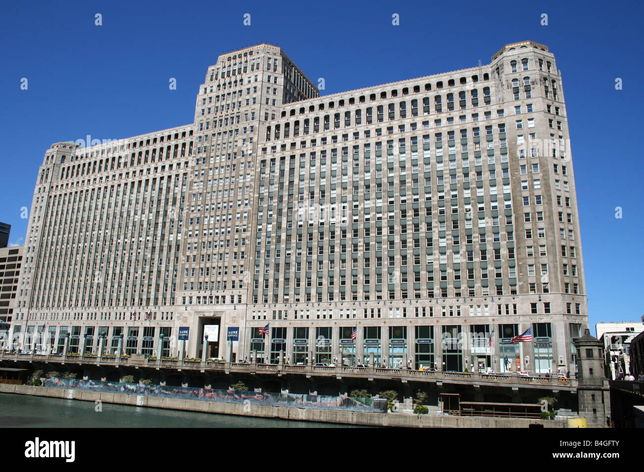 Usa illinois chicago merchandise mart hi-res stock photography and ...