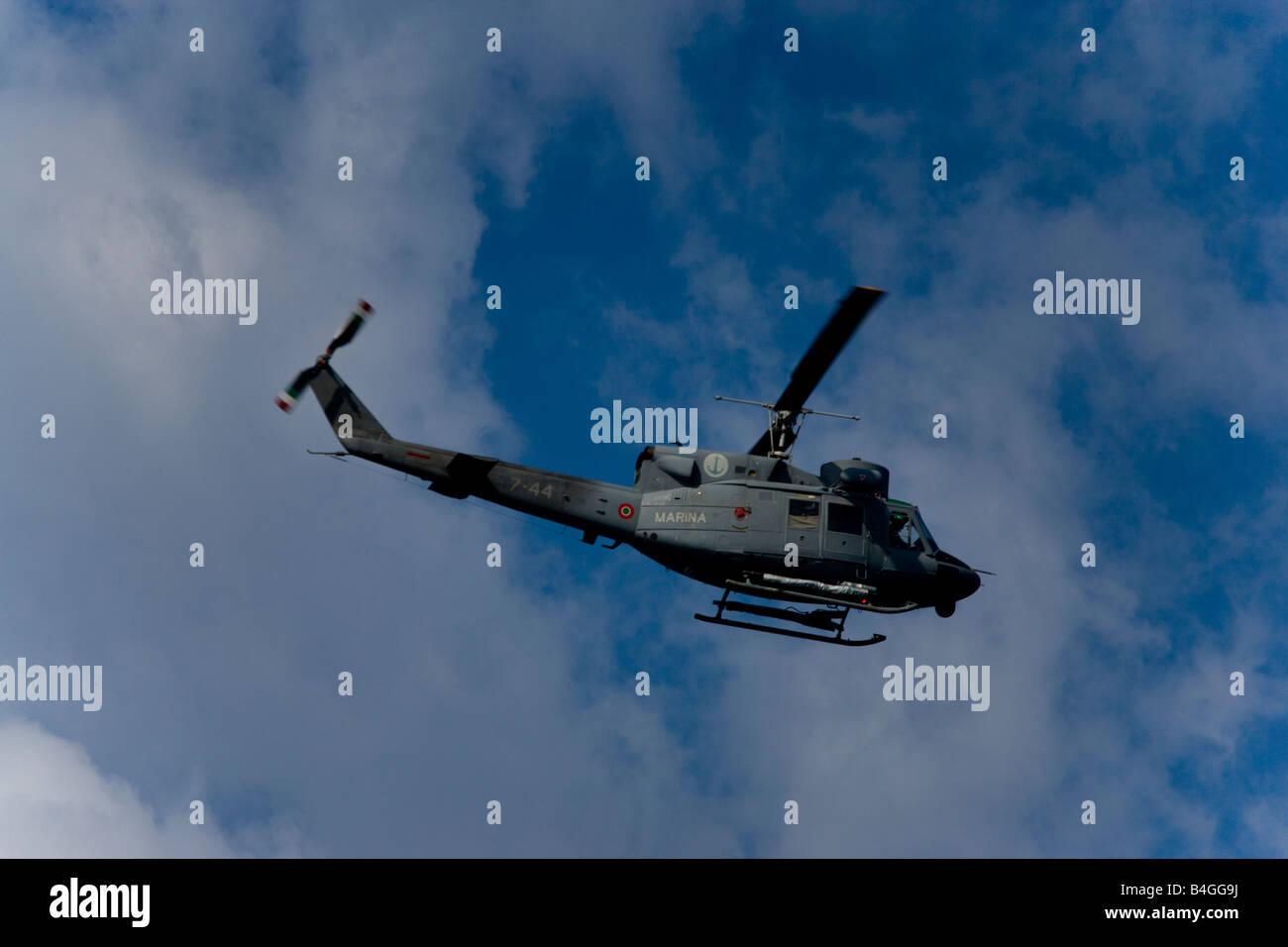 Bell helicopter hi-res stock photography and images - Alamy
