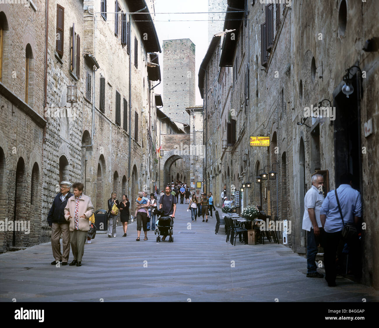 Via San Matteo, San Gimignano, Italy Stock Photo - Alamy
