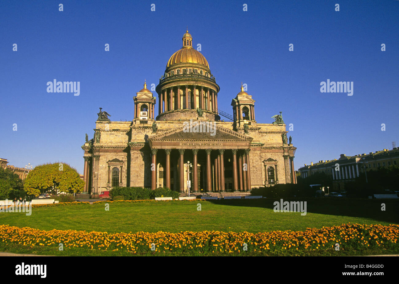 The massive Russian Orthodox church, St Isaacs cathedral in downtown St ...