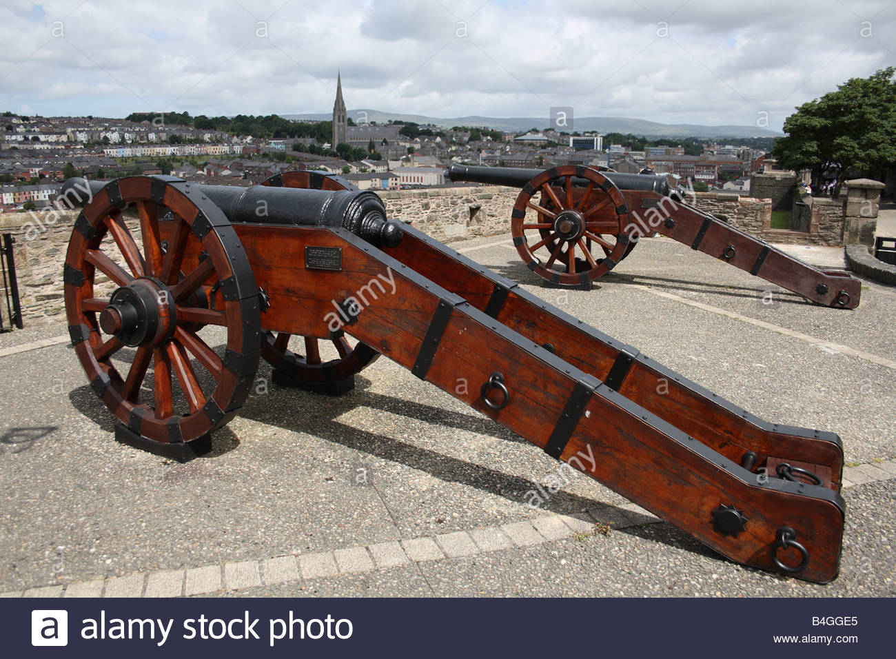 Derry Cannons High Resolution Stock Photography and Images - Alamy