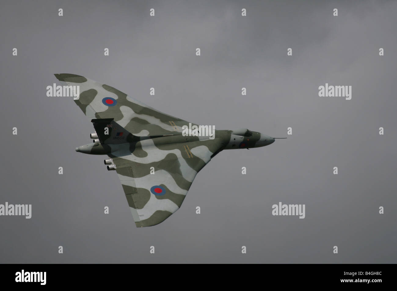 Vulcan aircraft flying Stock Photo - Alamy