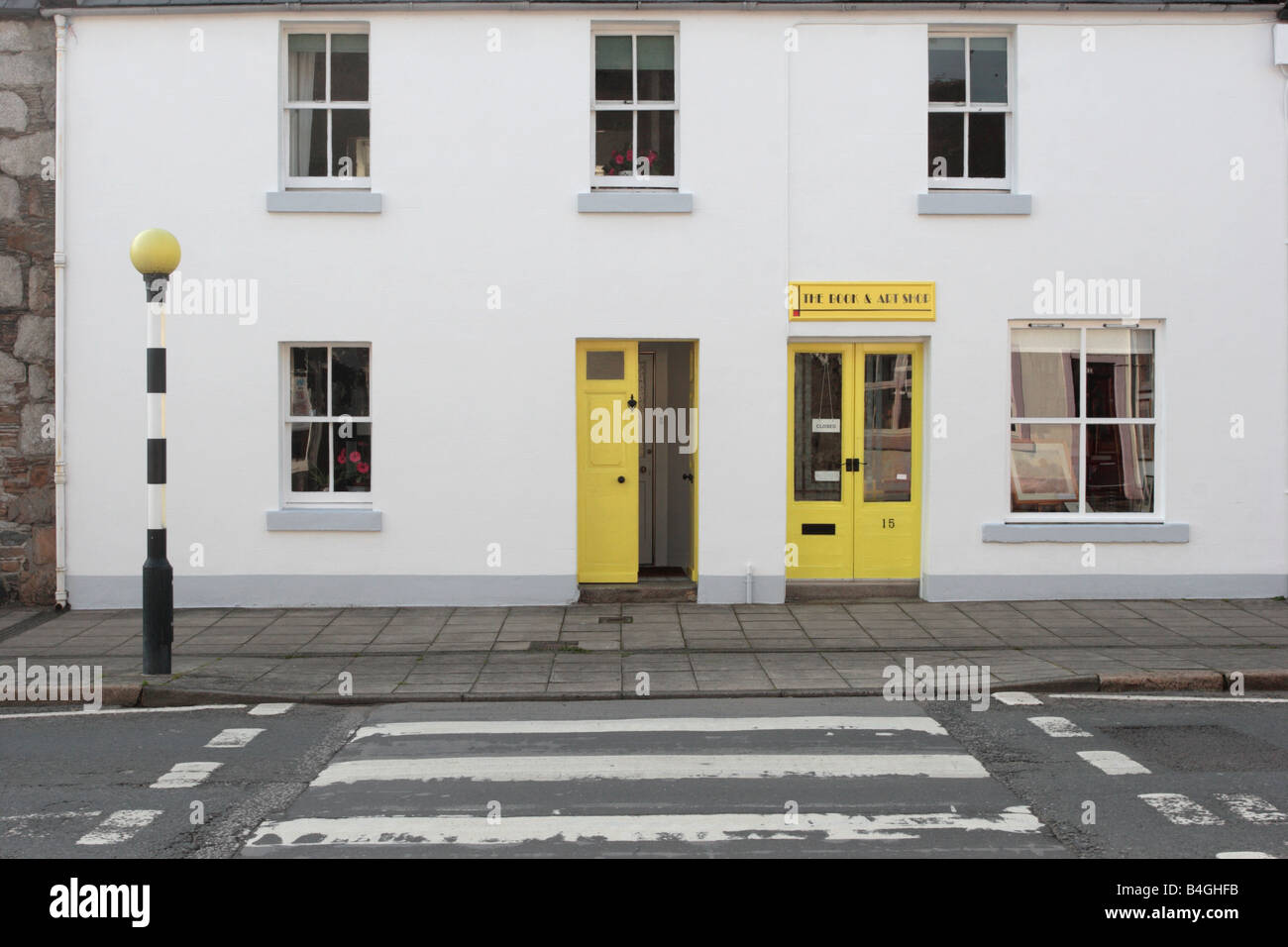 Yellow zebra crossing hi-res stock photography and images - Alamy