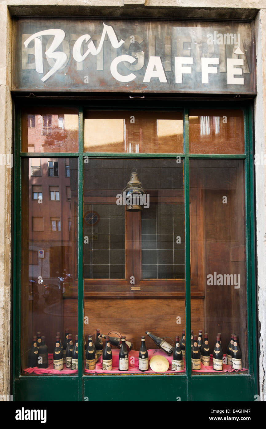 Window display cafe hi-res stock photography and images - Alamy