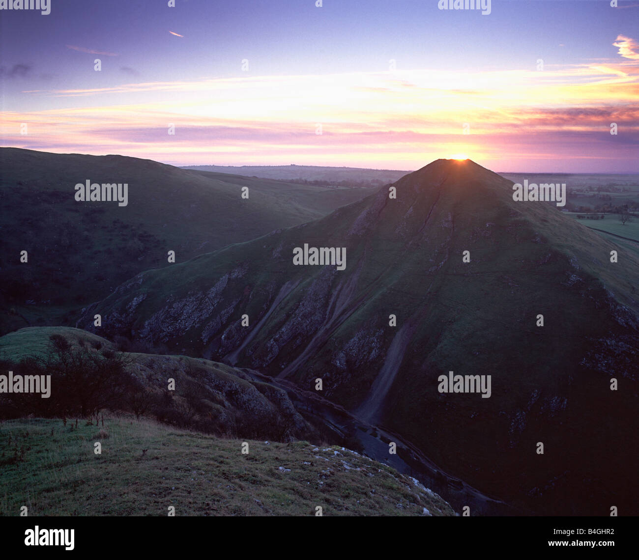 Dawn view across Dovedale to Thorpe Cloud from Bunster Hill, Peak ...