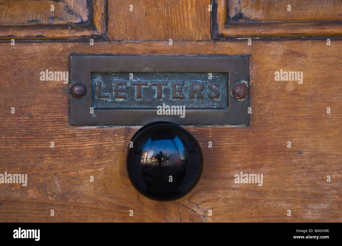 Letterbox black door hi-res stock photography and images - Alamy
