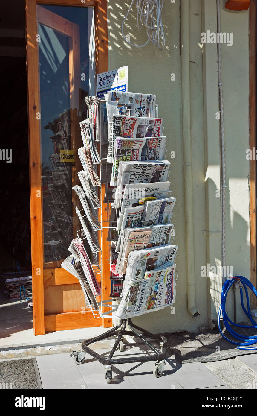 International newspaper shop hi-res stock photography and images - Alamy
