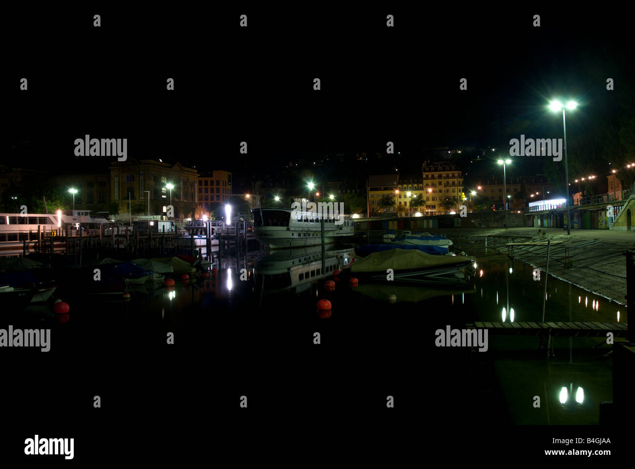 Early morning harbor lights hi-res stock photography and images - Alamy