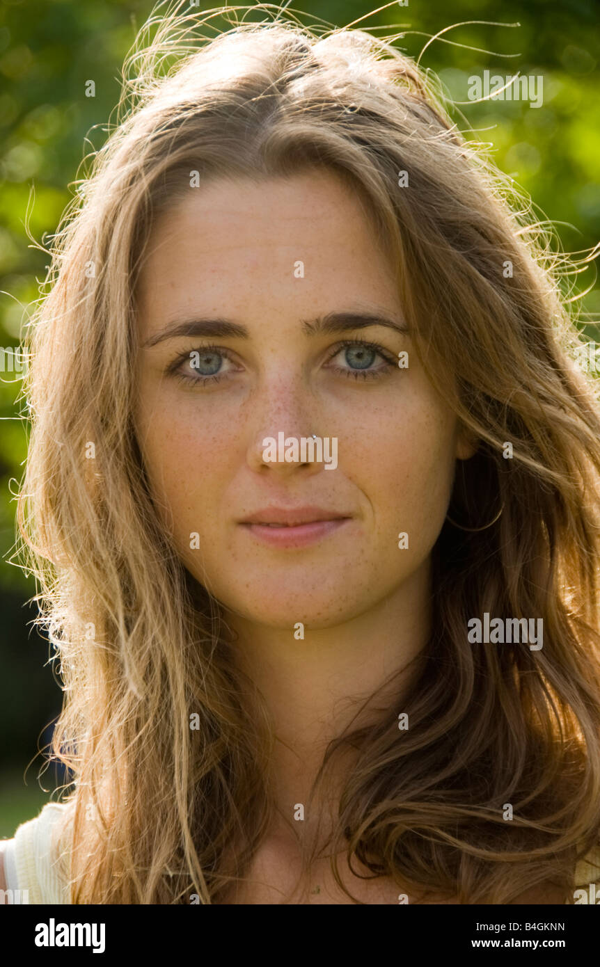 portrait of a teenage girl looking into camera Stock Photo - Alamy